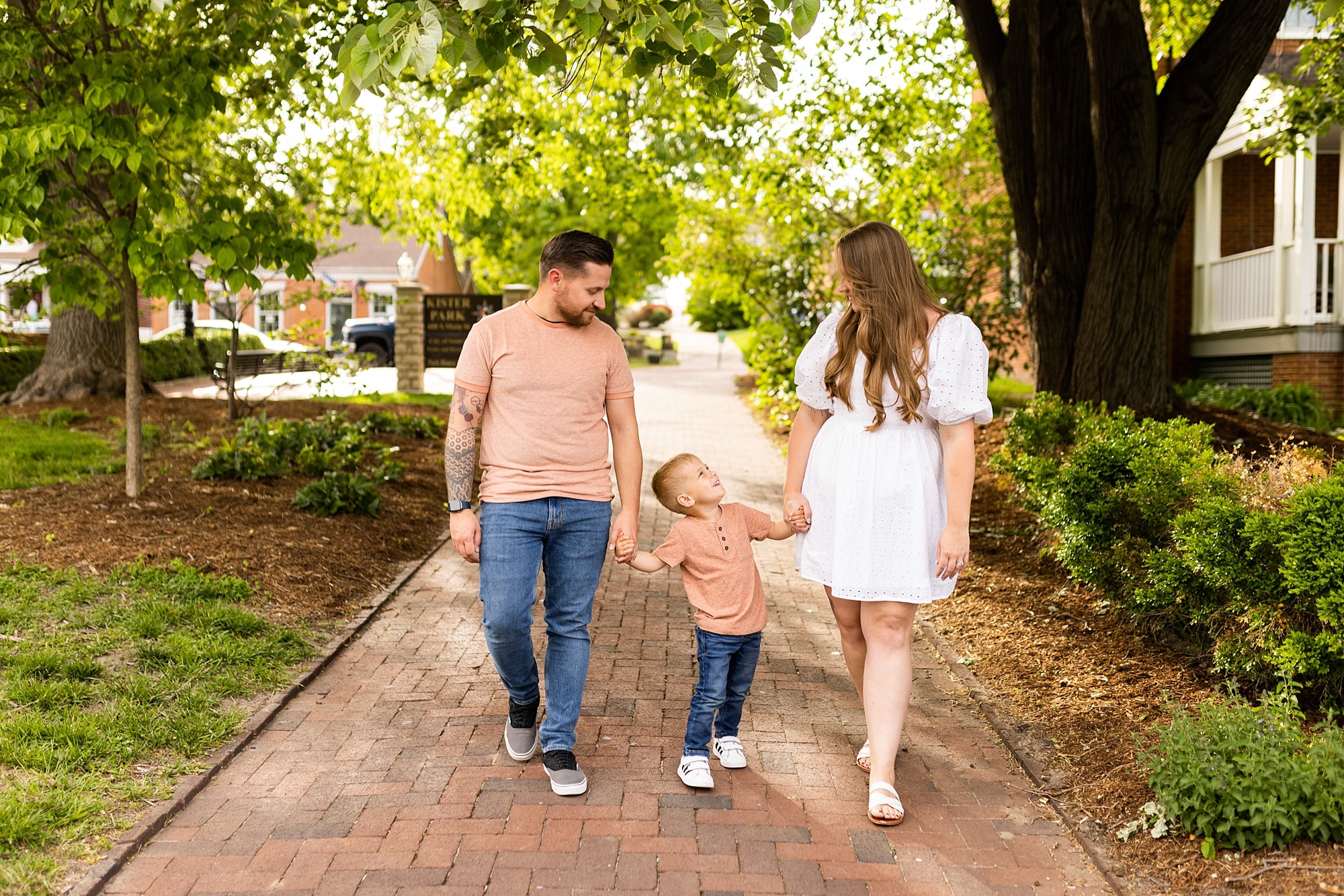 Main Street St Charles Family Photo Session | Lindsey Gentle - Rebecca ...
